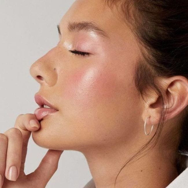 Glass skin: descubra como aderir a trend de make coreana