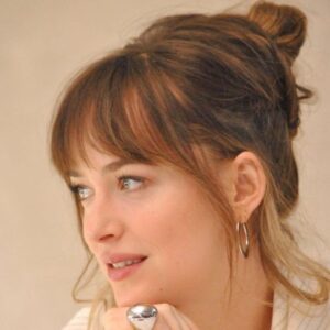 Testa grande: 6 penteados + dicas de make para disfarçar