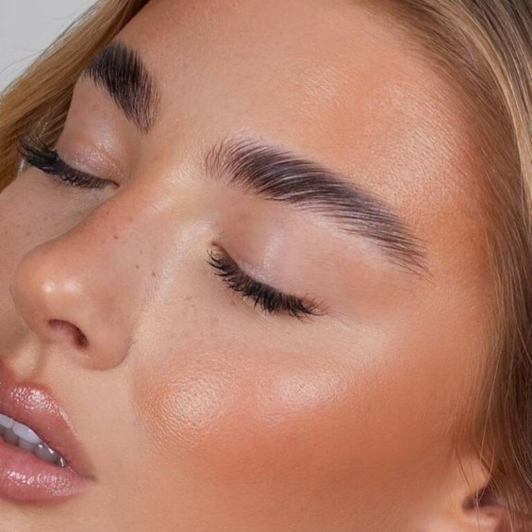 O que é brow lamination? Conheça tudo sobre a tendência